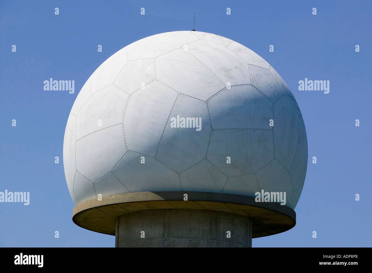 Early warning radar hi-res stock photography and images - Alamy