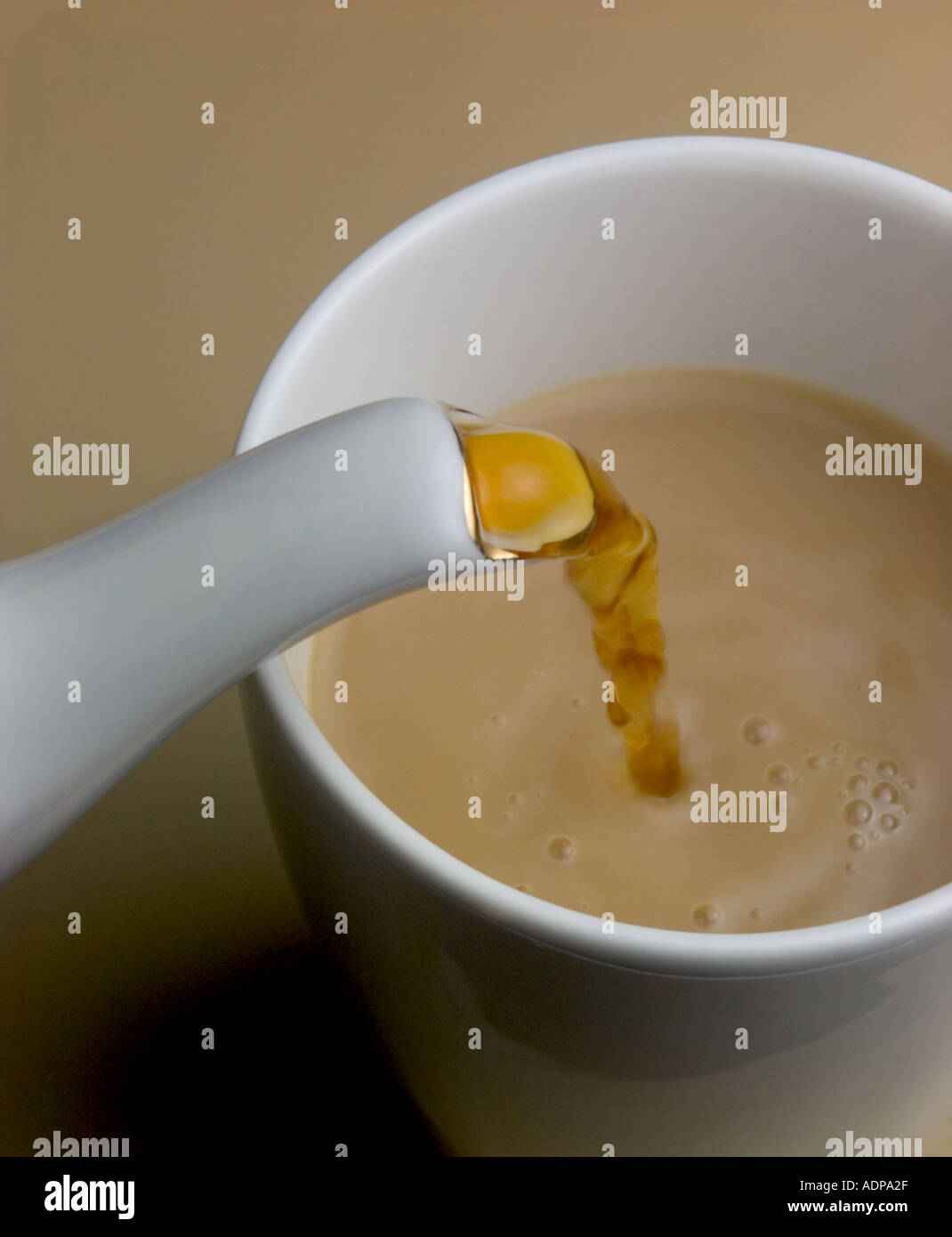 Tea being poured into a mug from a teapot Stock Photo - Alamy