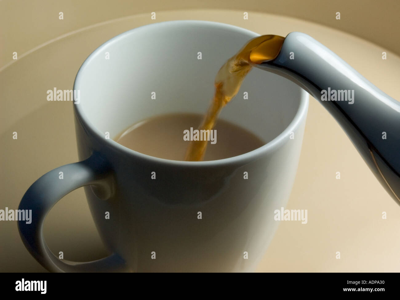 Tea being poured into a mug from a teapot Stock Photo - Alamy