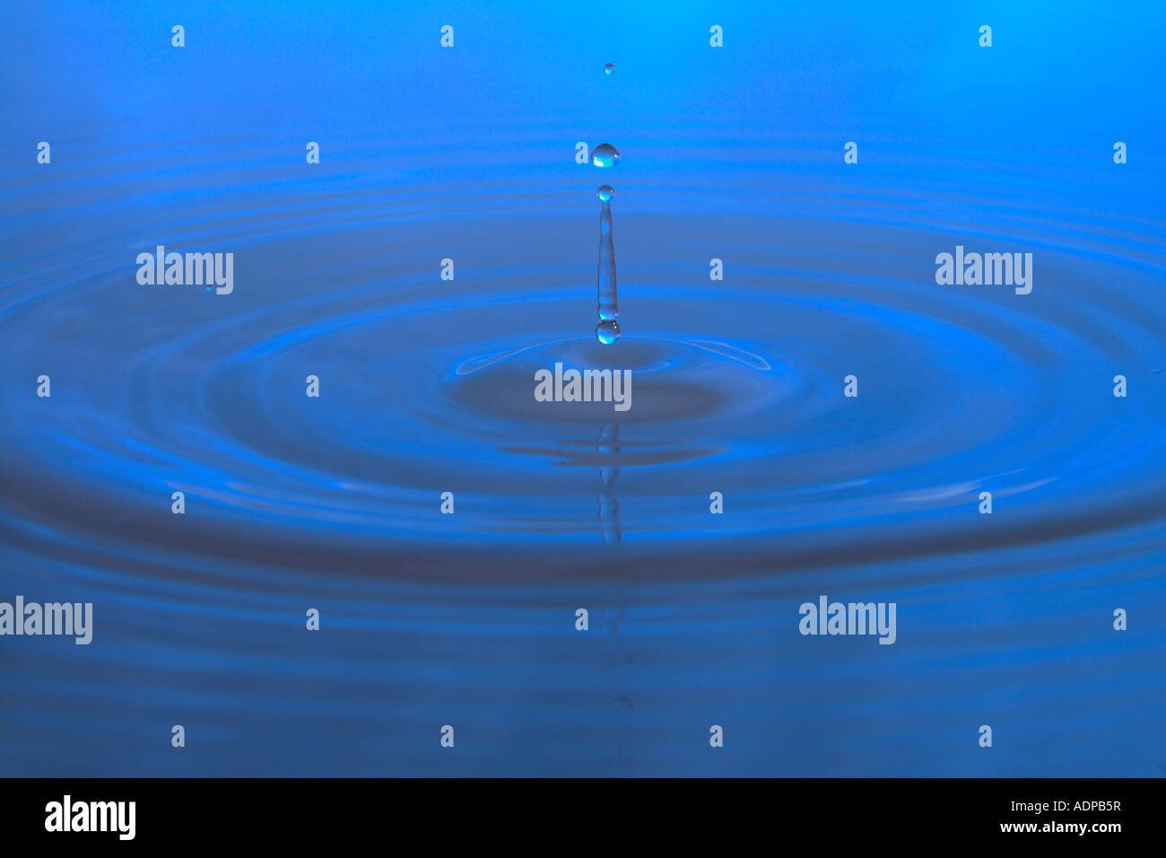 Surface tension ripple hi-res stock photography and images - Alamy