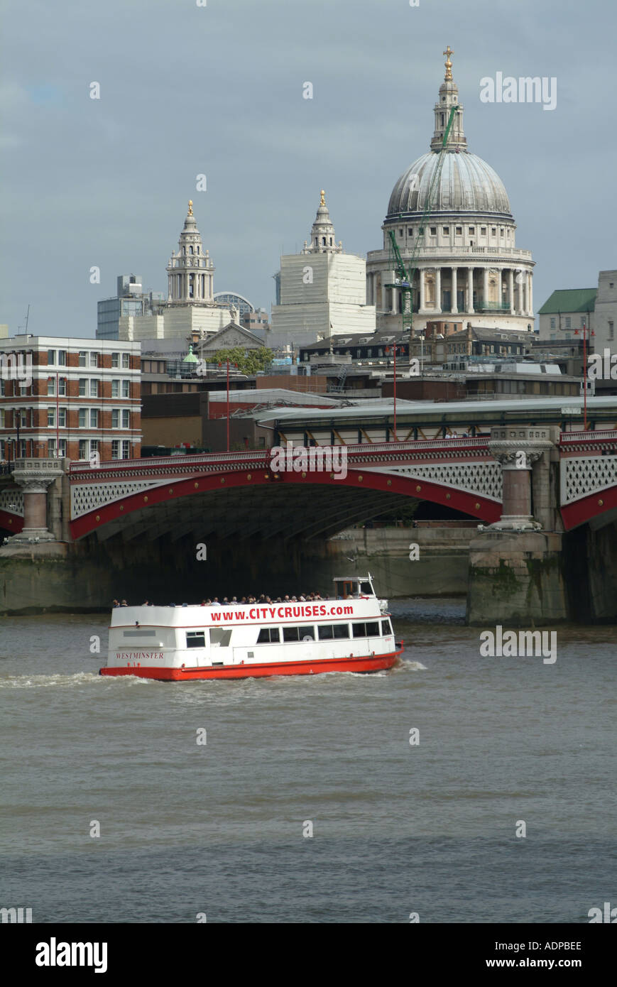 Thames ferry boat hi-res stock photography and images - Alamy