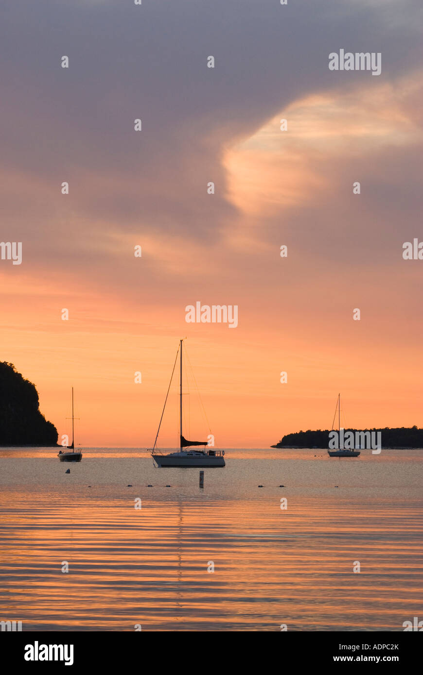 sailboats at sunset in door county Wisconsin Stock Photo - Alamy