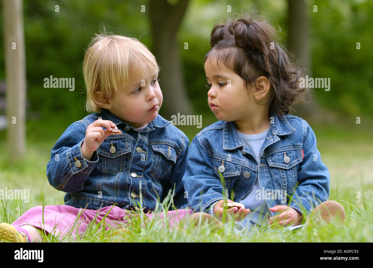 Two little girls talking to each other Stock Photo - Alamy