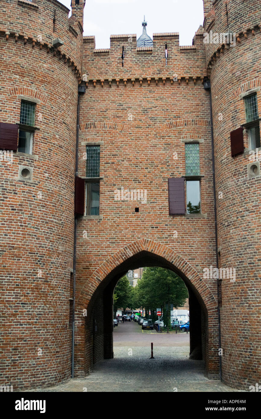 Medieval gatehouse hi-res stock photography and images - Alamy