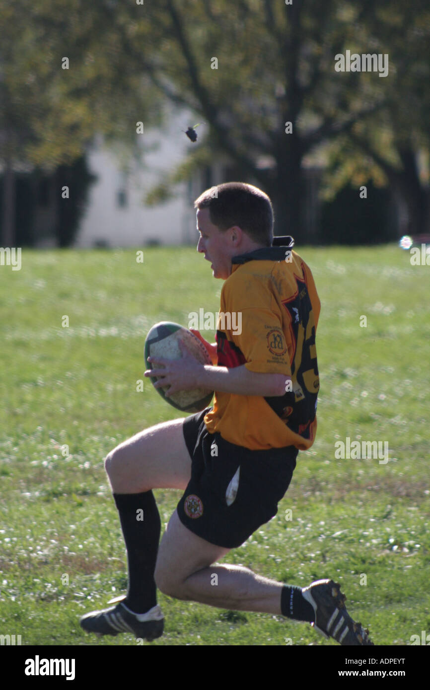Detroit Rugby player on the run Stock Photo - Alamy