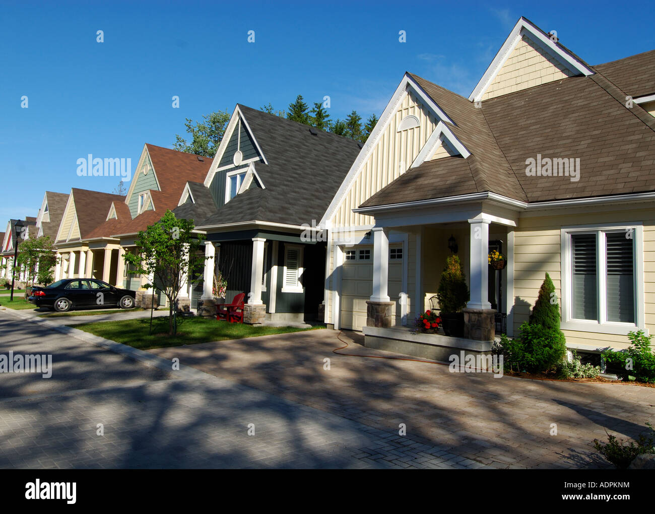 Craftsman style residential homes hi-res stock photography and images ...