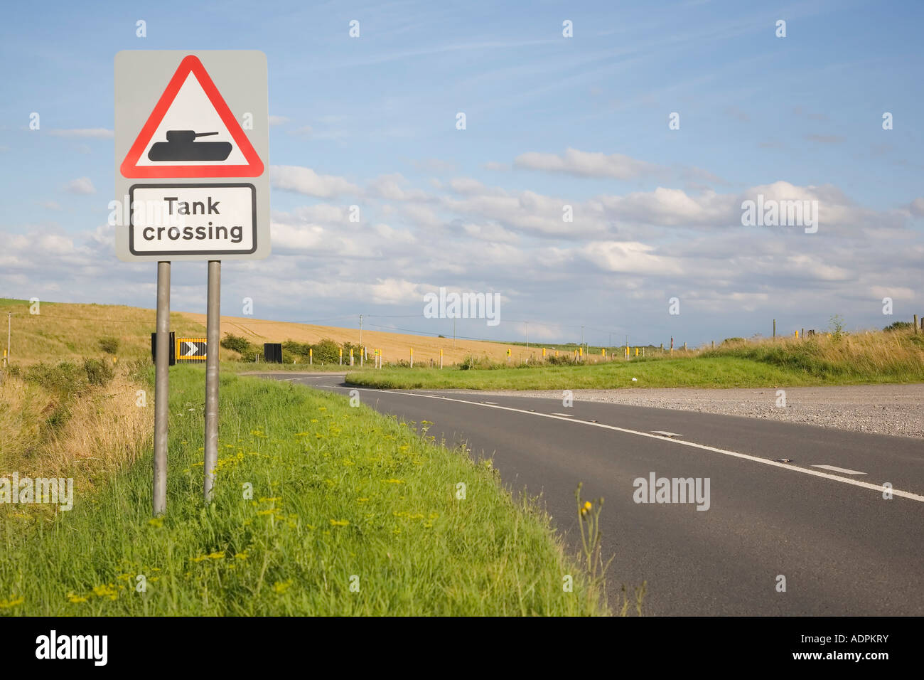 Tank Crossing warning sign on the A360 Salisbury Plain Wilts UK Stock ...
