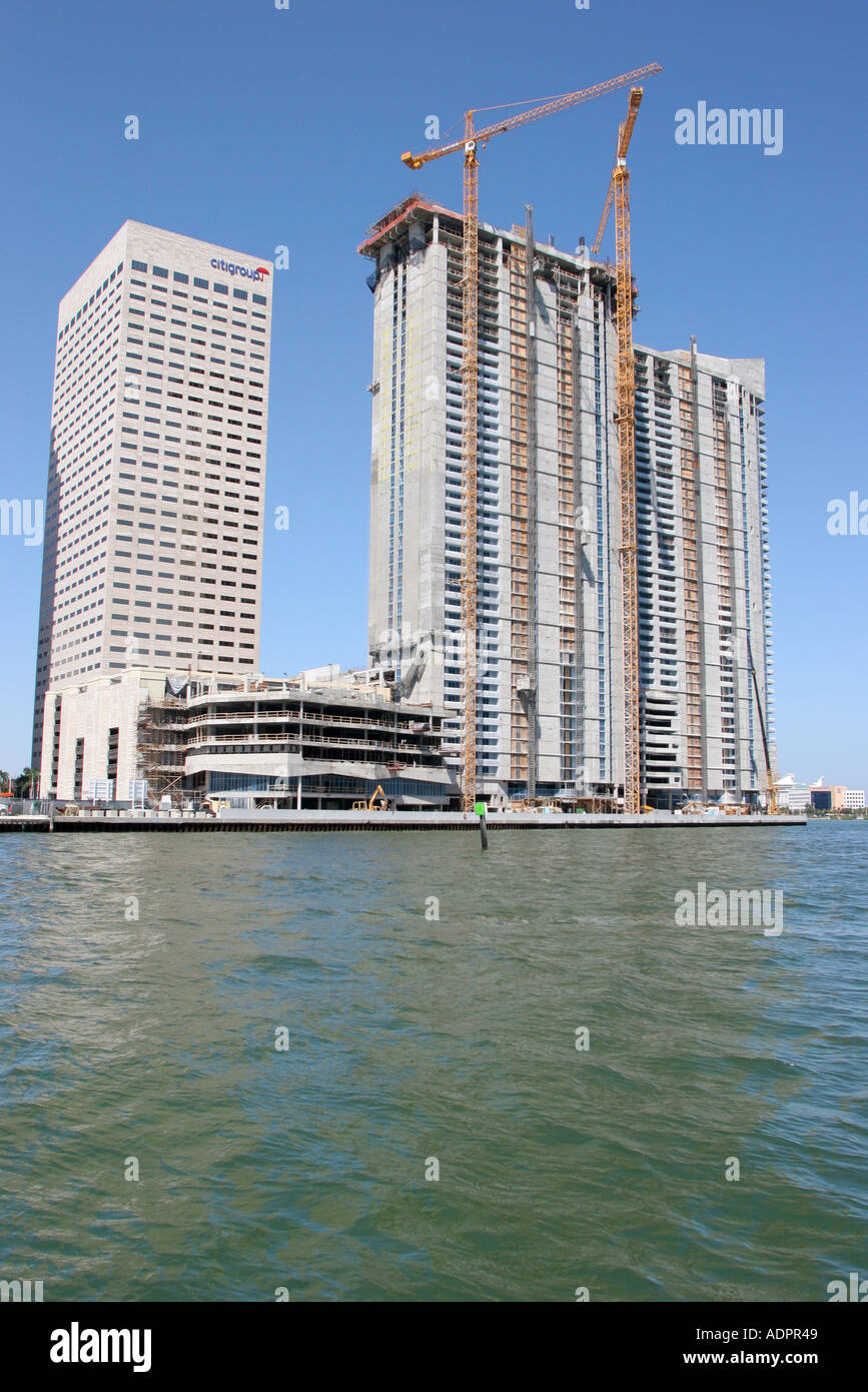Miami river water high rise building buildings hi-res stock photography ...