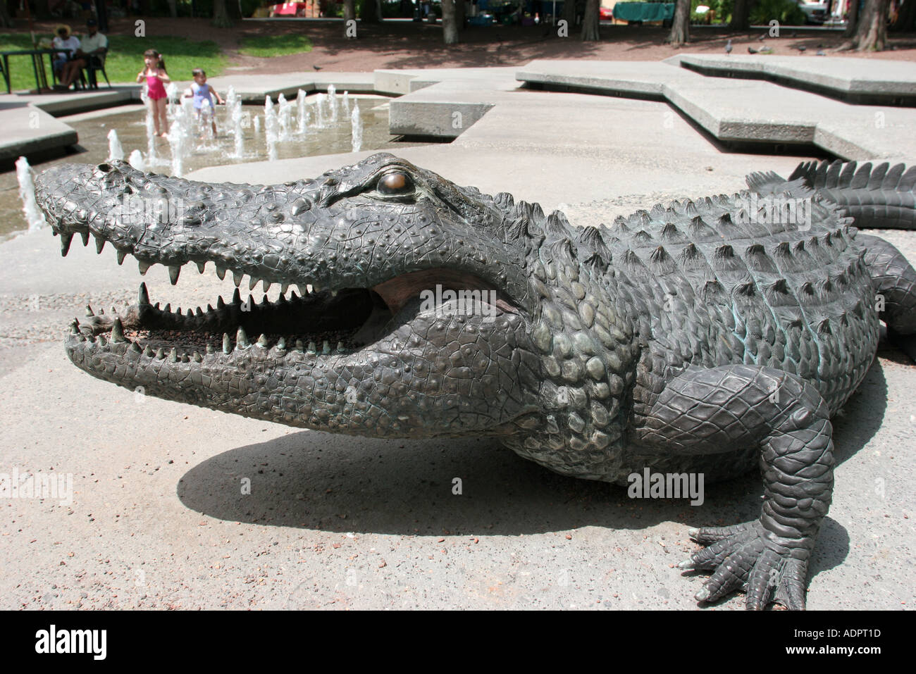Alligator Statue High Resolution Stock Photography and Images - Alamy