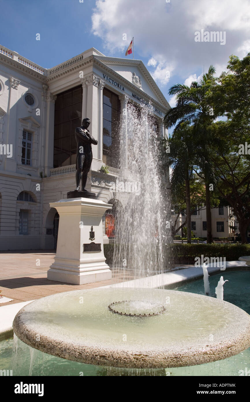 Victoria Theatre Concert Hall with bronze statue Sir Stamford Raffles in front by fountain ...