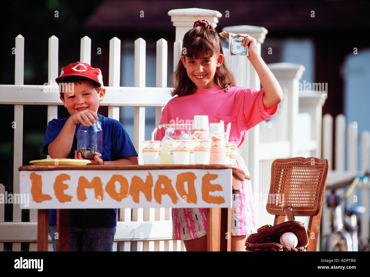 Children selling lemonade hi-res stock photography and images - Alamy