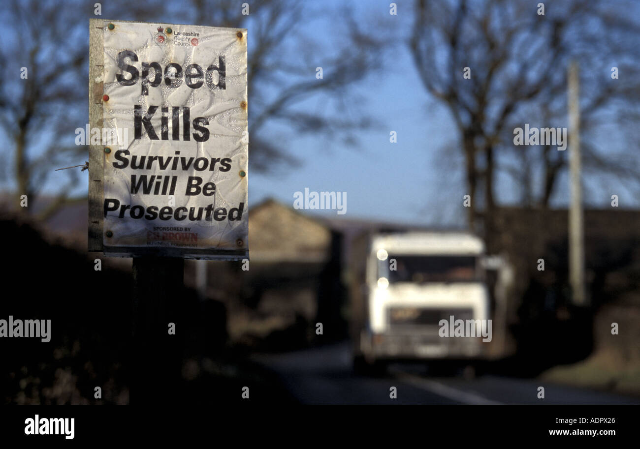 Speed kills road sign hi-res stock photography and images - Alamy