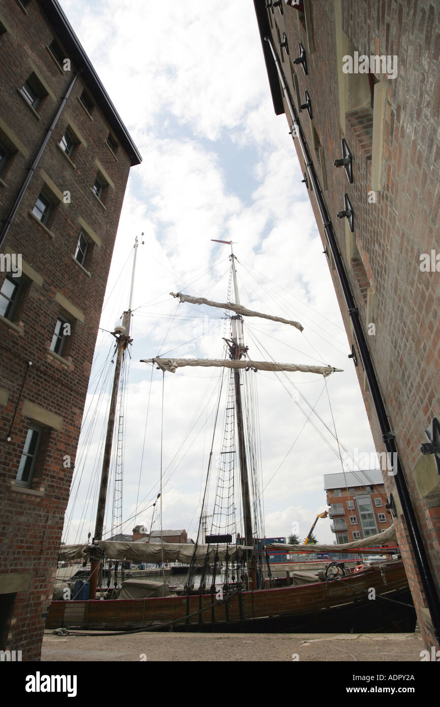 Ship building docks hi-res stock photography and images - Alamy
