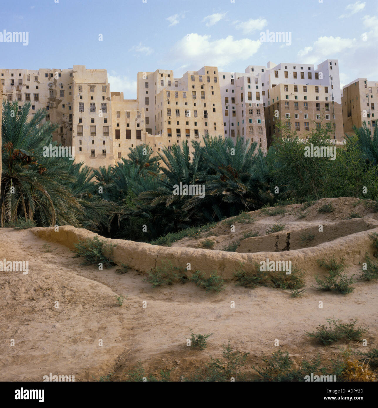 Yemen arabia shibam architecture hi-res stock photography and images ...