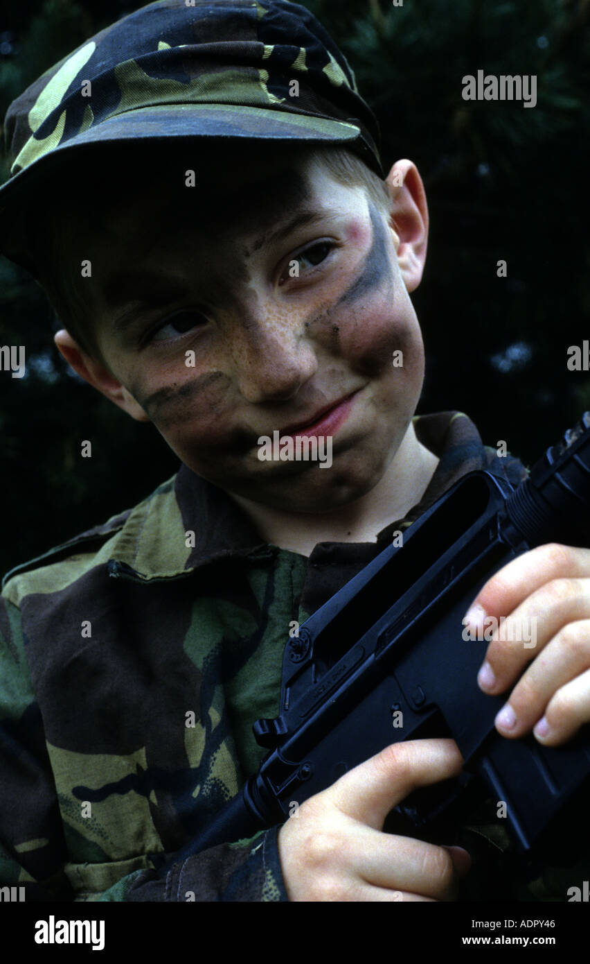 Young soldier british army hi-res stock photography and images - Alamy