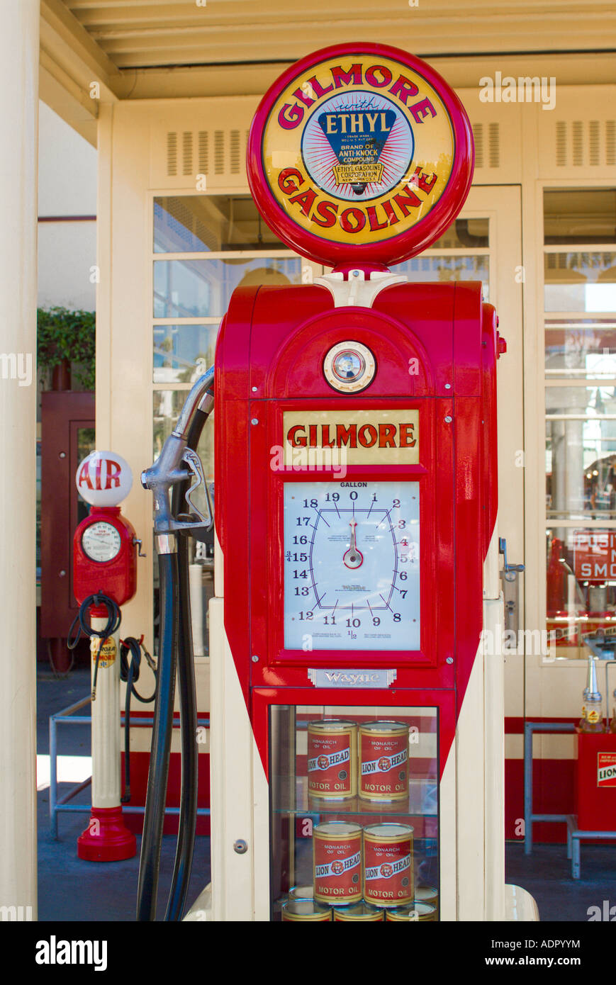 Vintage gas pump hi-res stock photography and images - Alamy