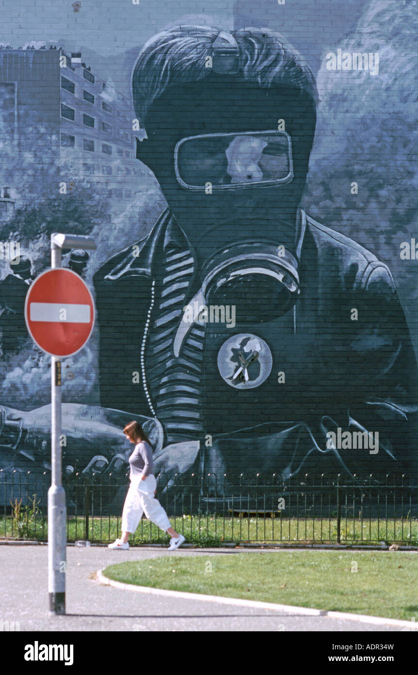 Northern ireland mural gas mask hi-res stock photography and images - Alamy