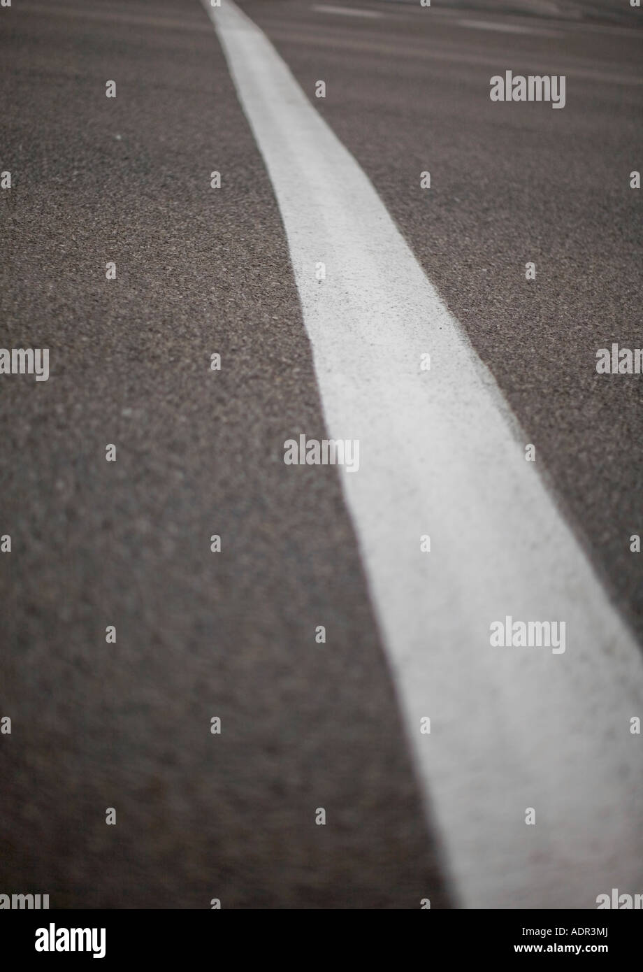 Single white line across asphalt road Stock Photo - Alamy