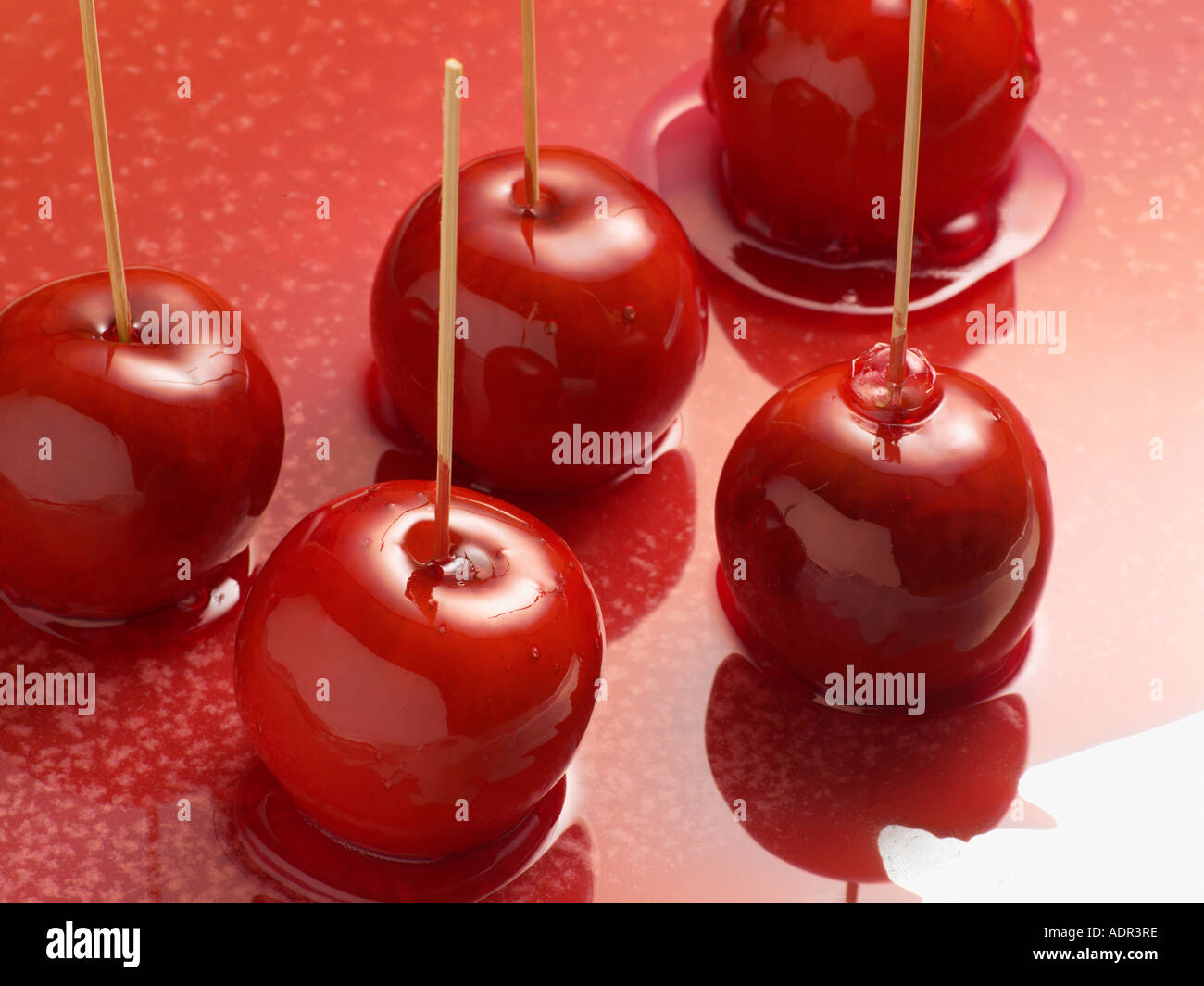 Toffee apples small hi-res stock photography and images - Alamy