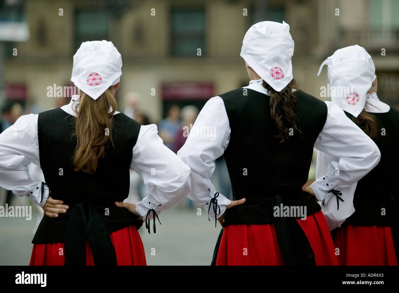Basque people traditional dress hi-res stock photography and images - Alamy