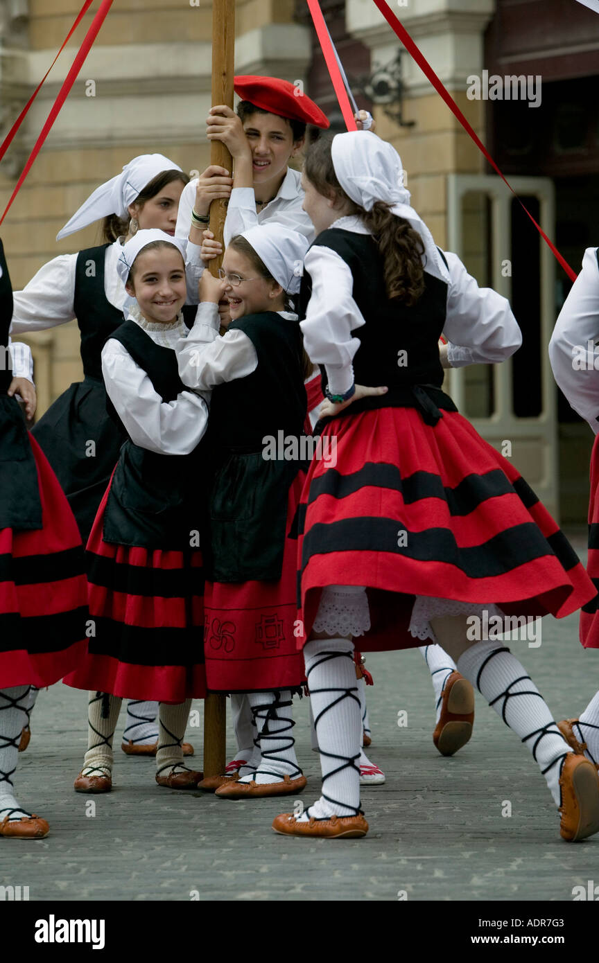 May pole dance hi-res stock photography and images - Alamy