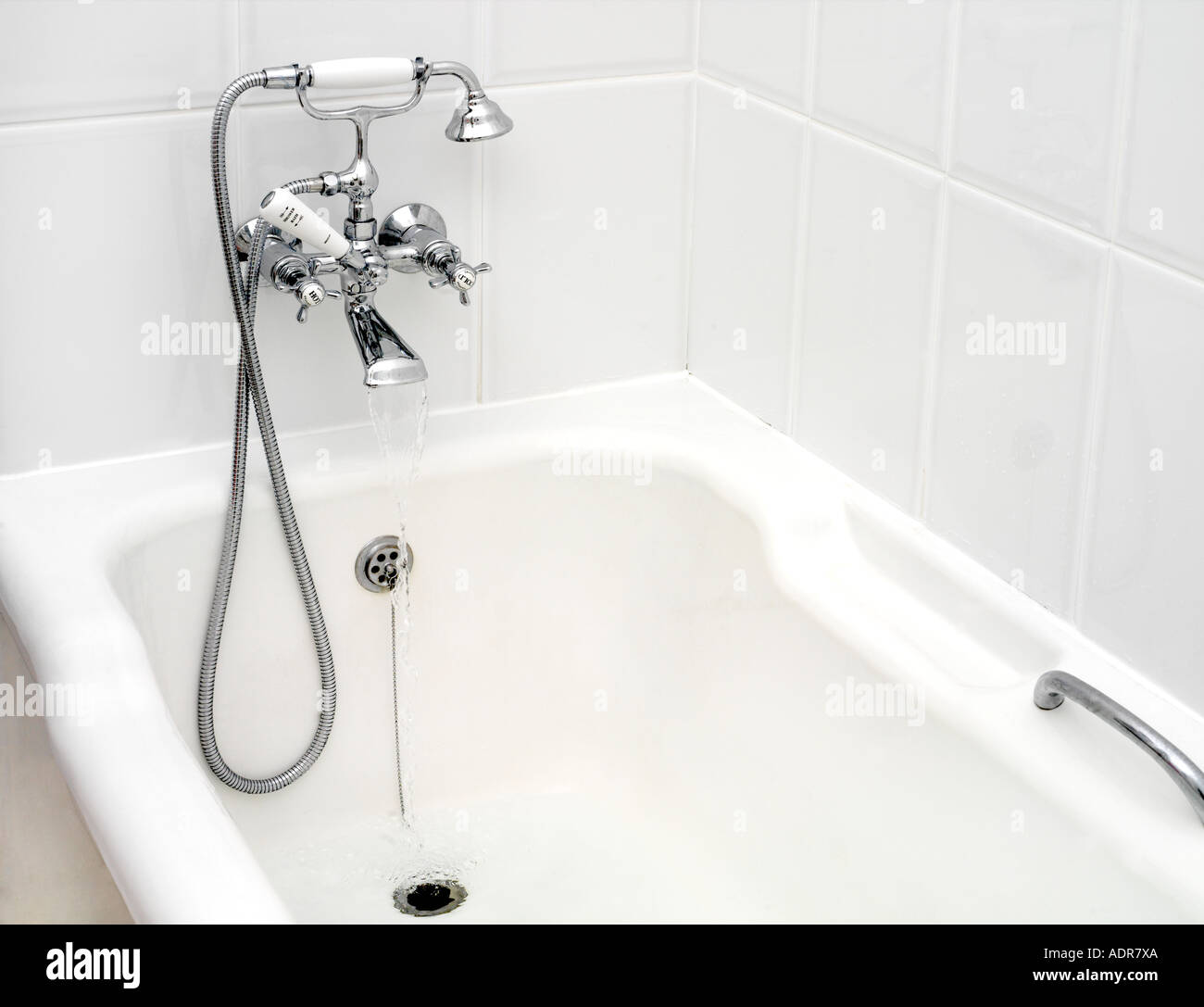 Water Running into an Empty Bath Stock Photo - Alamy