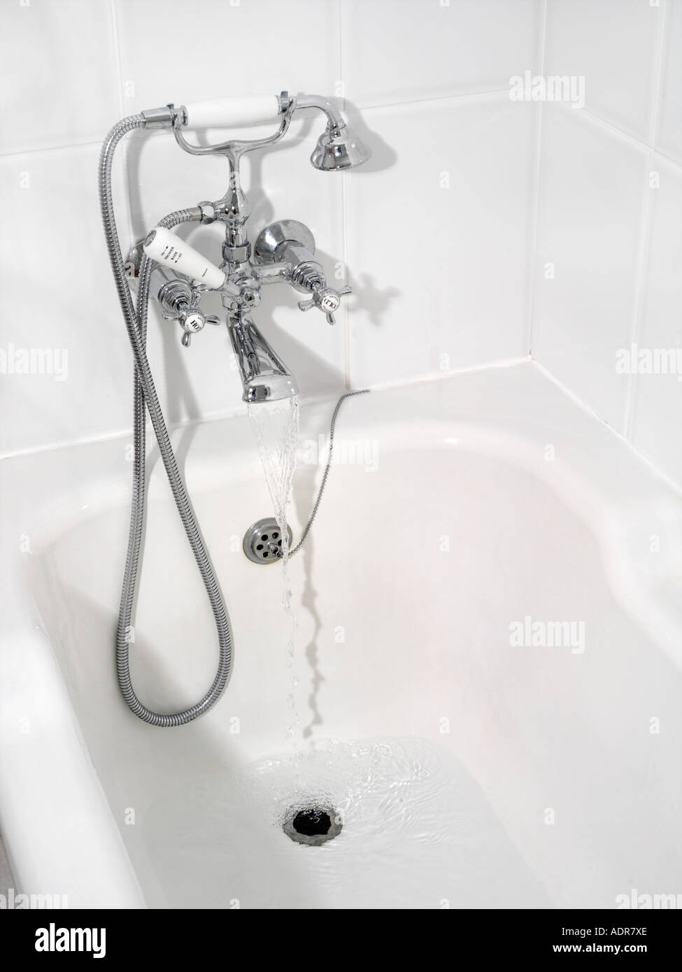 Water Running into an Empty Bath Stock Photo - Alamy