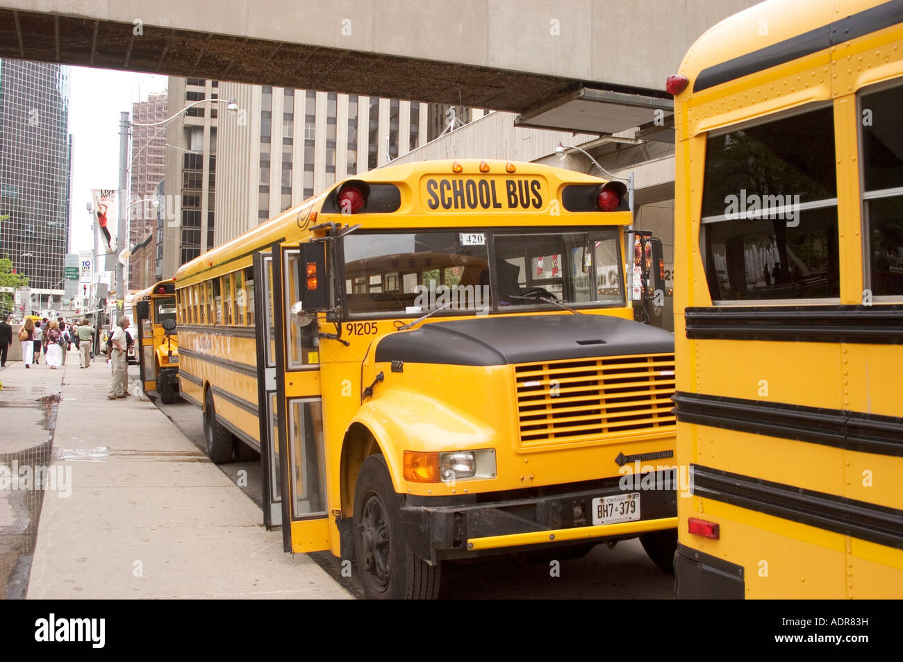 Toronto yellow school bus hi-res stock photography and images - Alamy