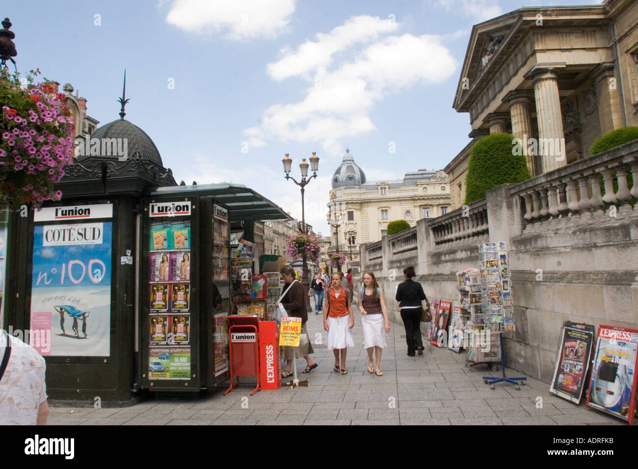 Reims street scene hi-res stock photography and images - Alamy