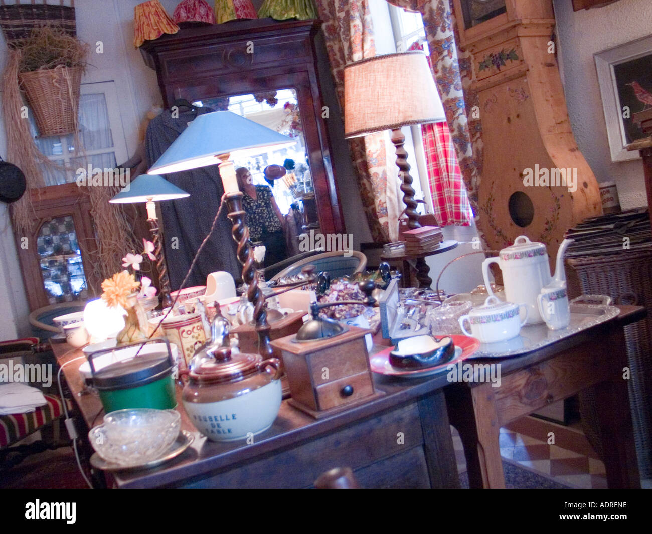 Antique shop interior hi-res stock photography and images - Alamy