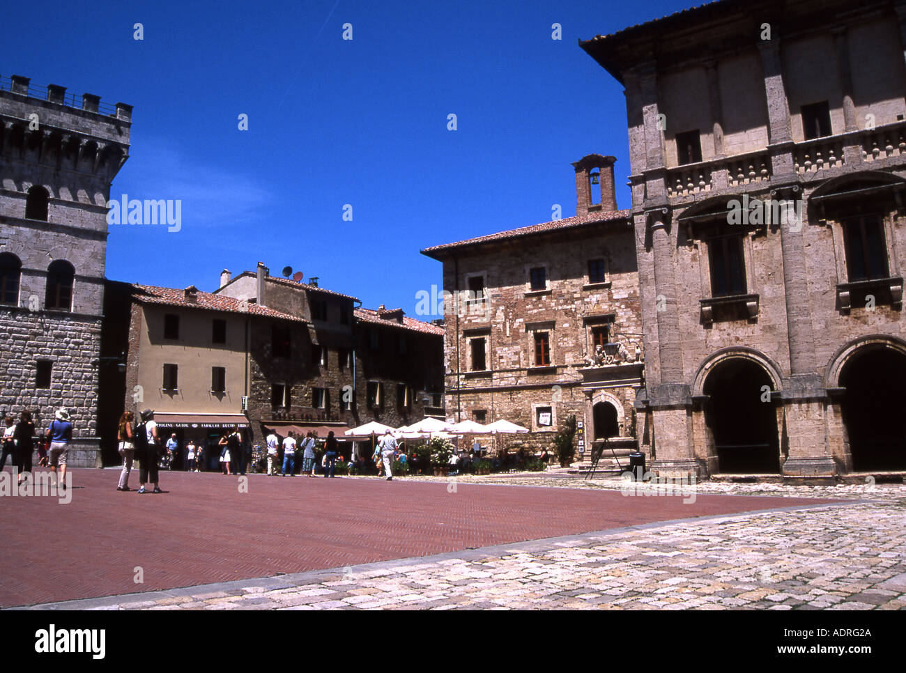 Well in piazza grande hi-res stock photography and images - Alamy