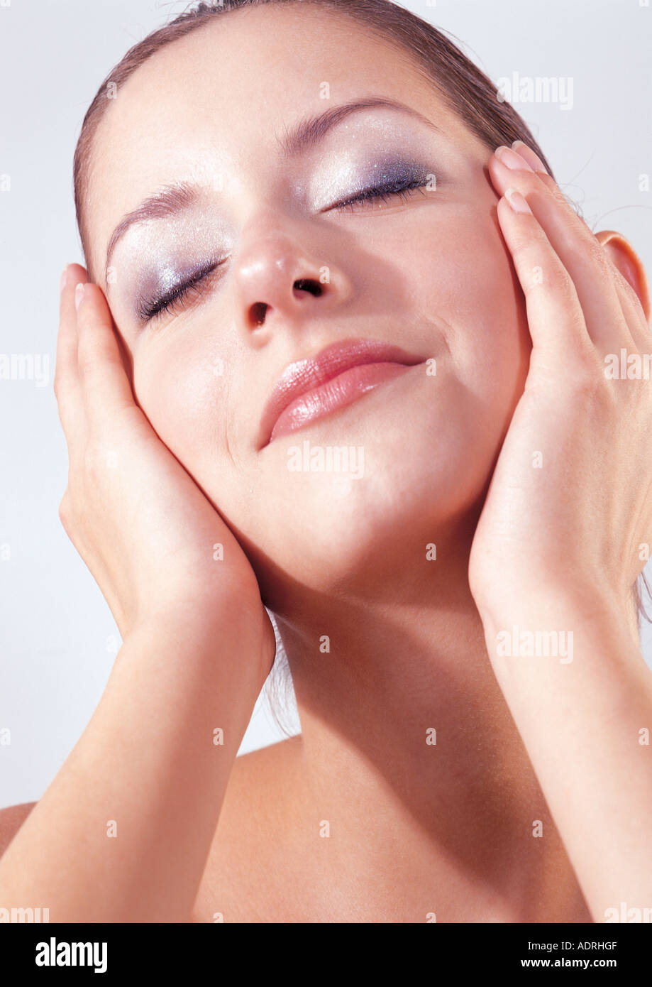 Beautiful eye shadow models hi-res stock photography and images - Alamy