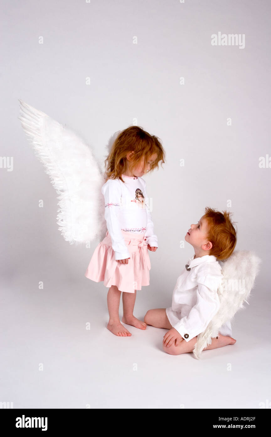 Angels couple hi-res stock photography and images - Alamy