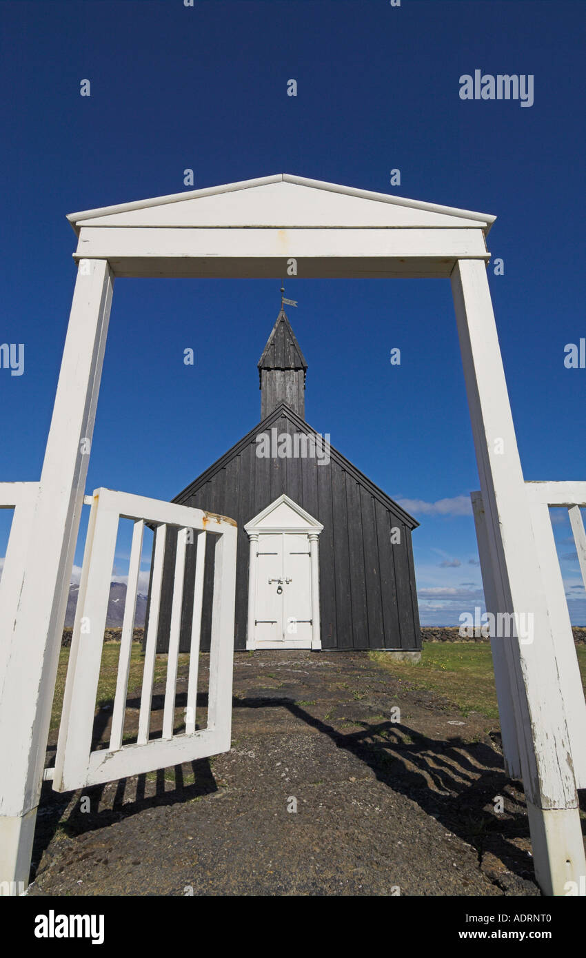 White picket fence gate open hi-res stock photography and images - Alamy