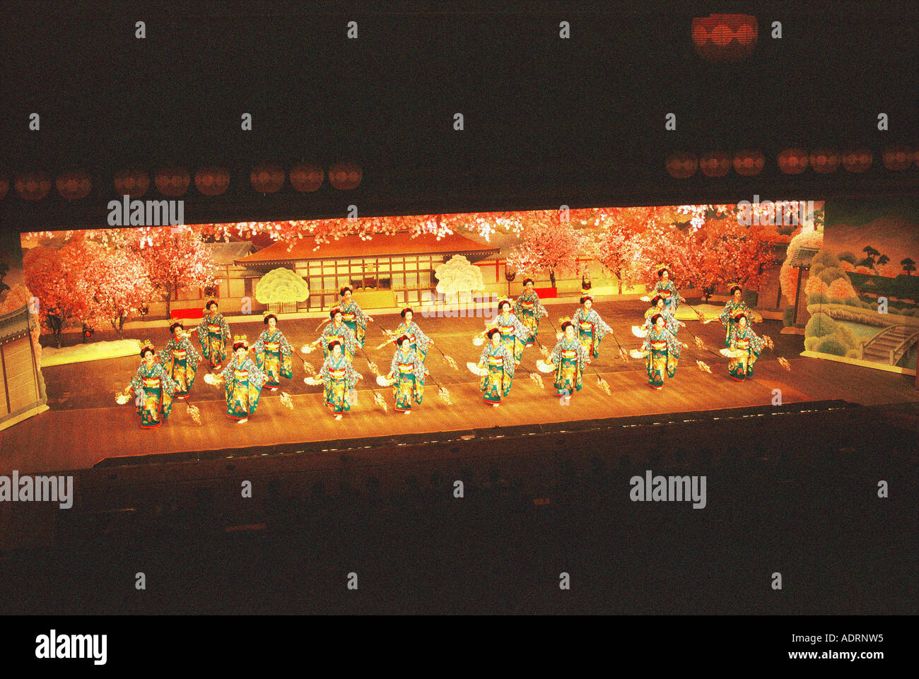 Geisha dance hi-res stock photography and images - Alamy