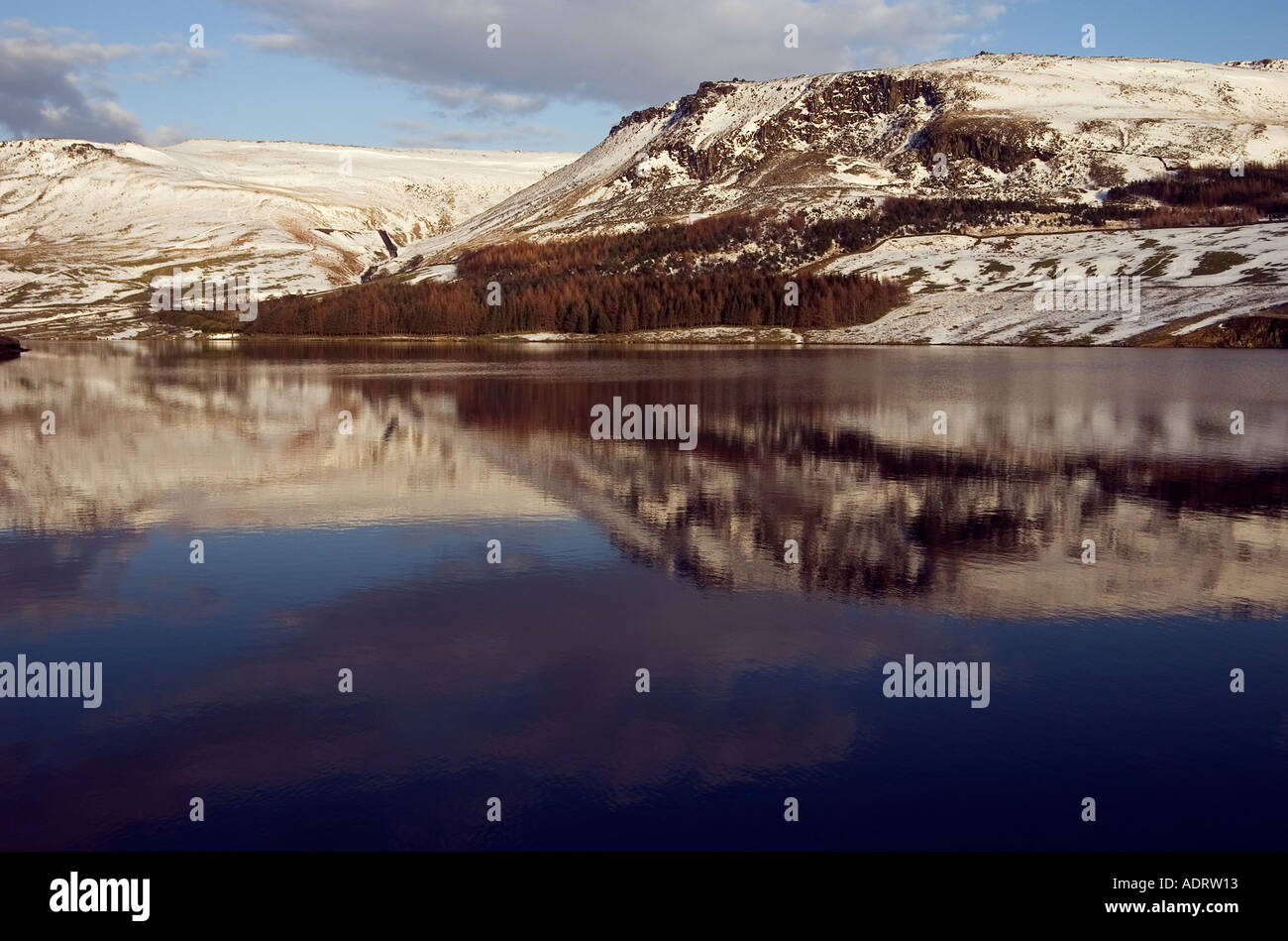 Snow on hill dovestone reservoir hi-res stock photography and images ...