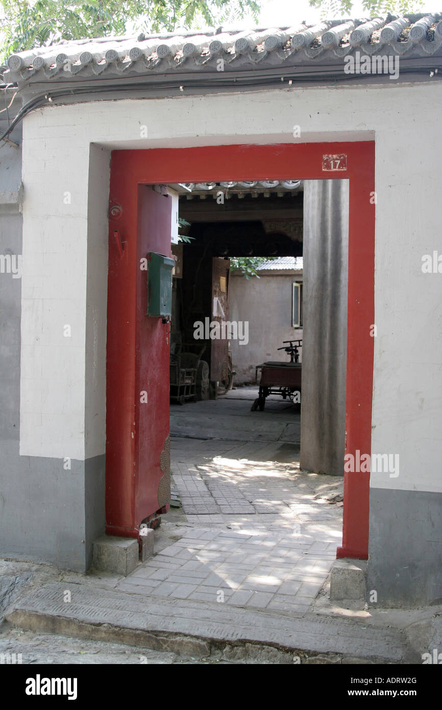 Red door hutong courtyard house hi-res stock photography and images - Alamy