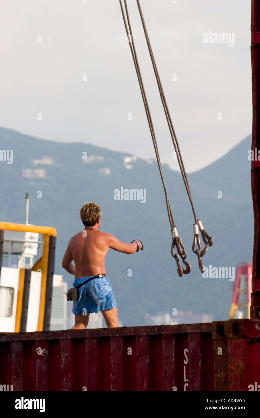 Hong Kong Shipping Container Transfer barge crane lifts container ...