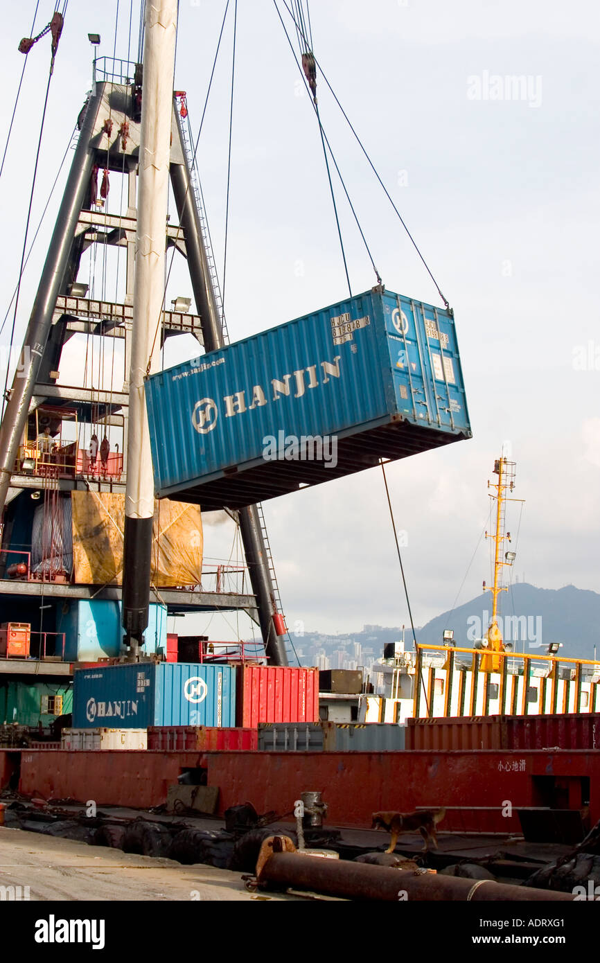 Hong Kong Shipping Container Transfer barge crane lifts container ...