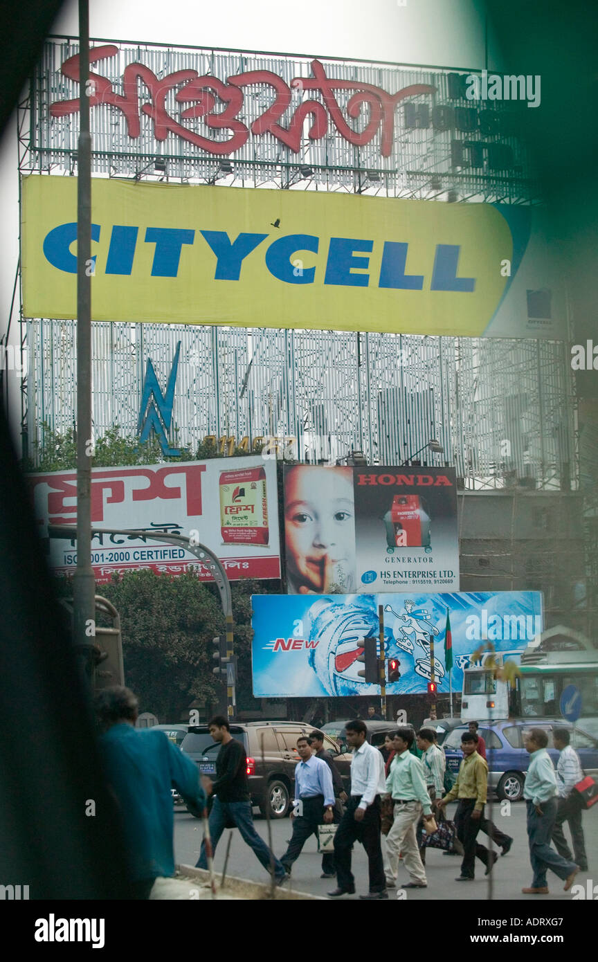 Bangladeshi crowd with mobile hi-res stock photography and images - Alamy