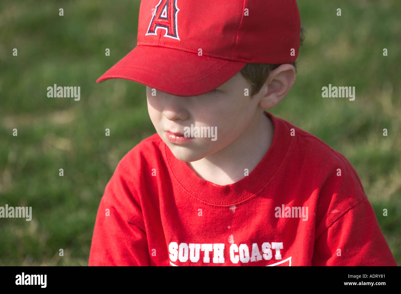 young boy in baseball uniform Stock Photo - Alamy