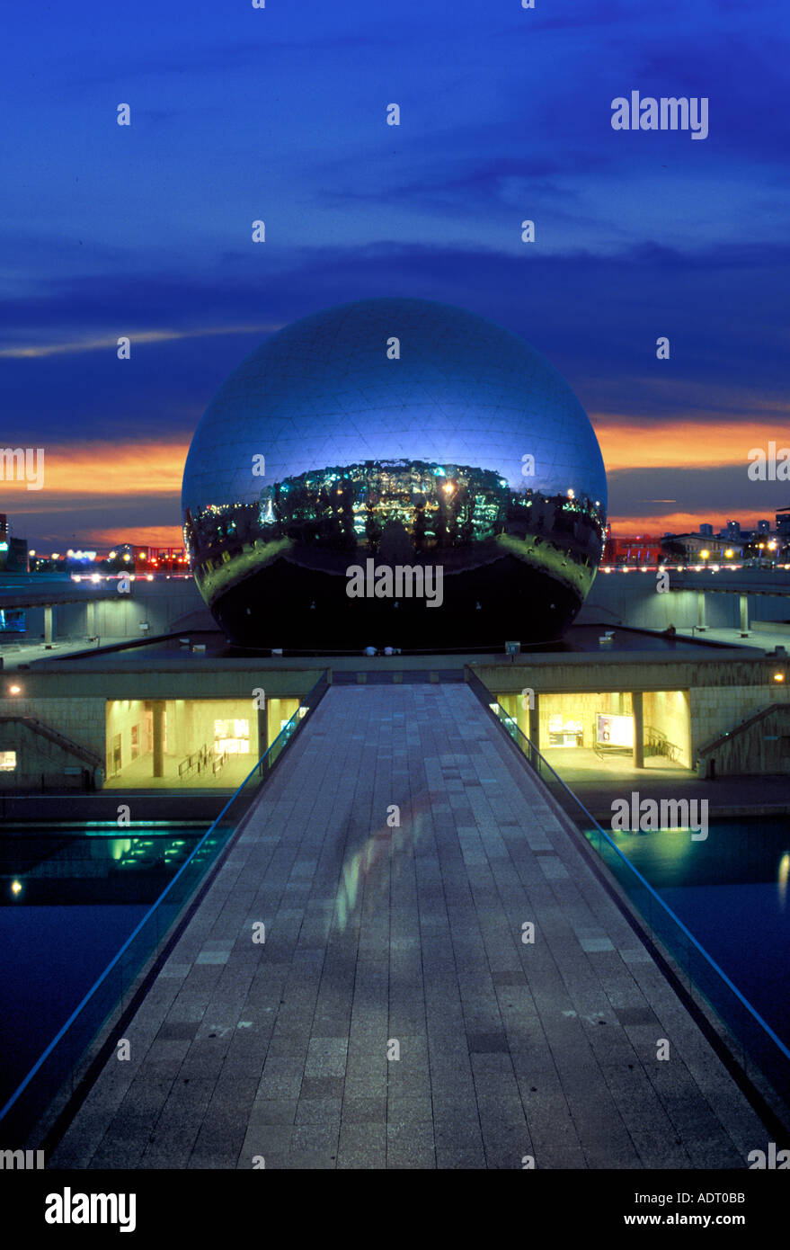 GEODE PARC DE LA VILLETTE PARIS FRANCE Stock Photo - Alamy