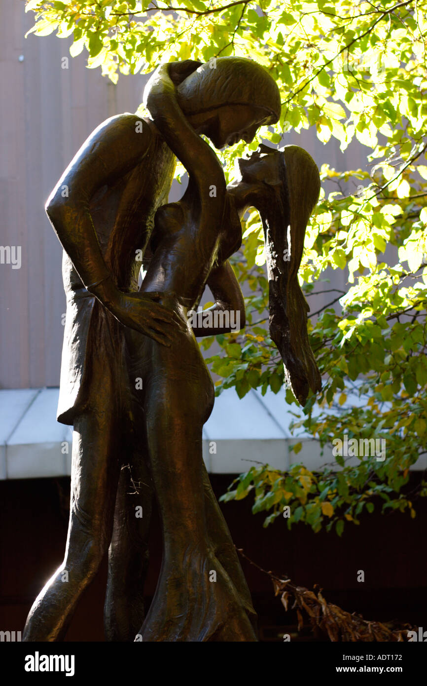 Romeo and Juliet Sculpture Central Park Delacorte Theater Manhattan New ...
