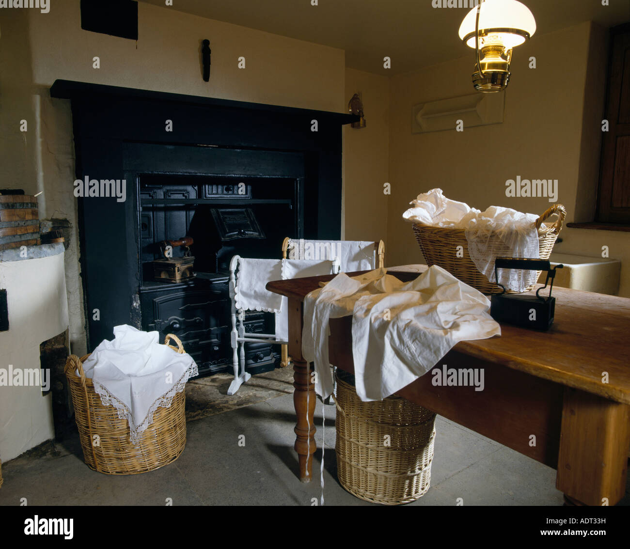 Victorian kitchen range hi-res stock photography and images - Alamy