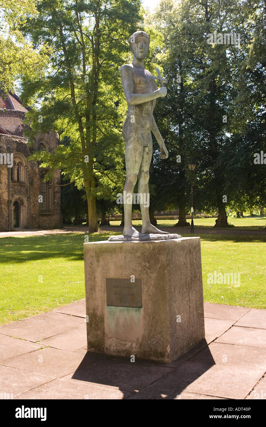 Statue bury hi-res stock photography and images - Alamy
