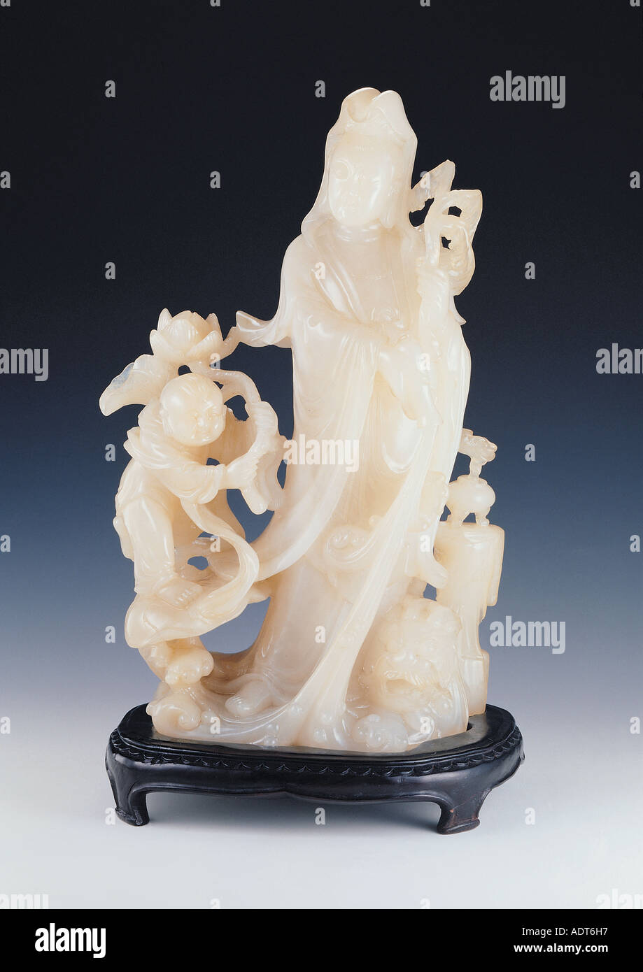 Chinese ivory carving hi-res stock photography and images - Alamy