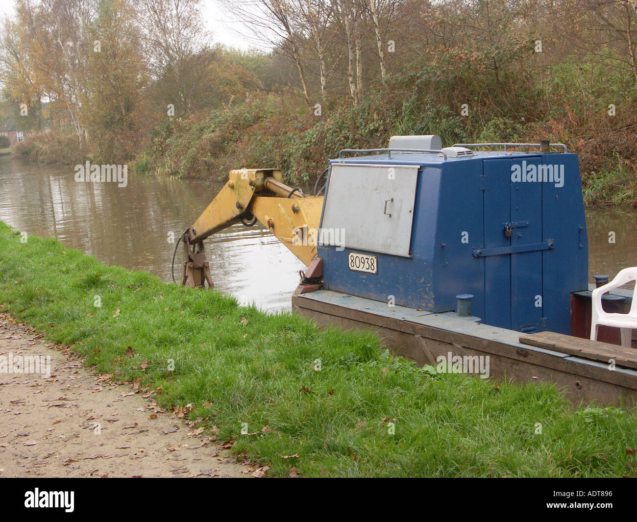 Barge mounted dredging hi-res stock photography and images - Alamy
