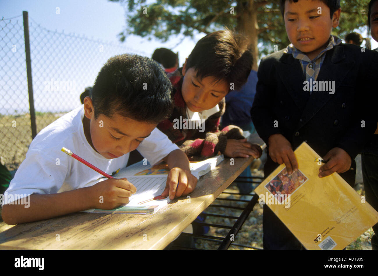 Crowded classroom not africa hi-res stock photography and images - Alamy