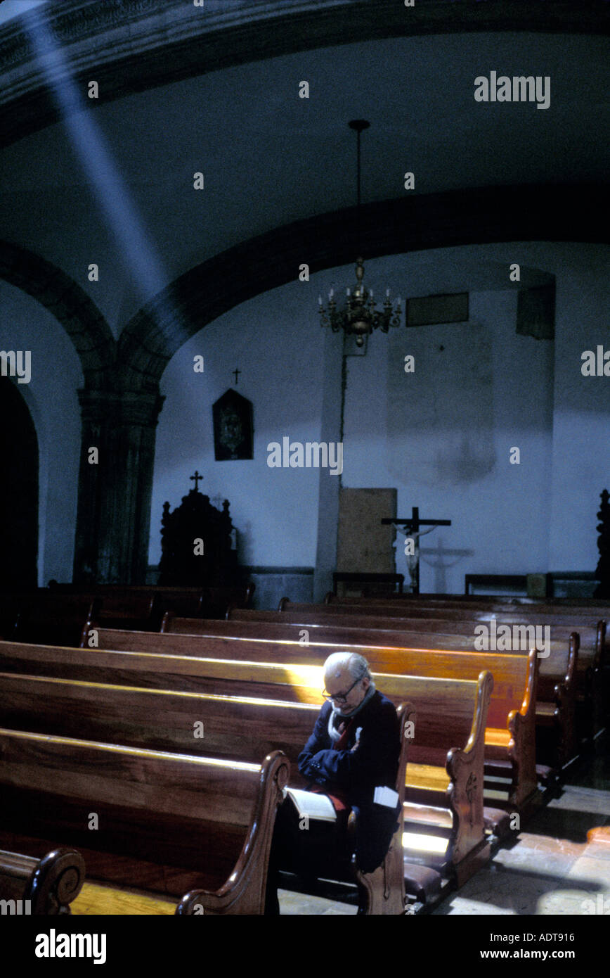 Lone elderly gentleman hi-res stock photography and images - Alamy