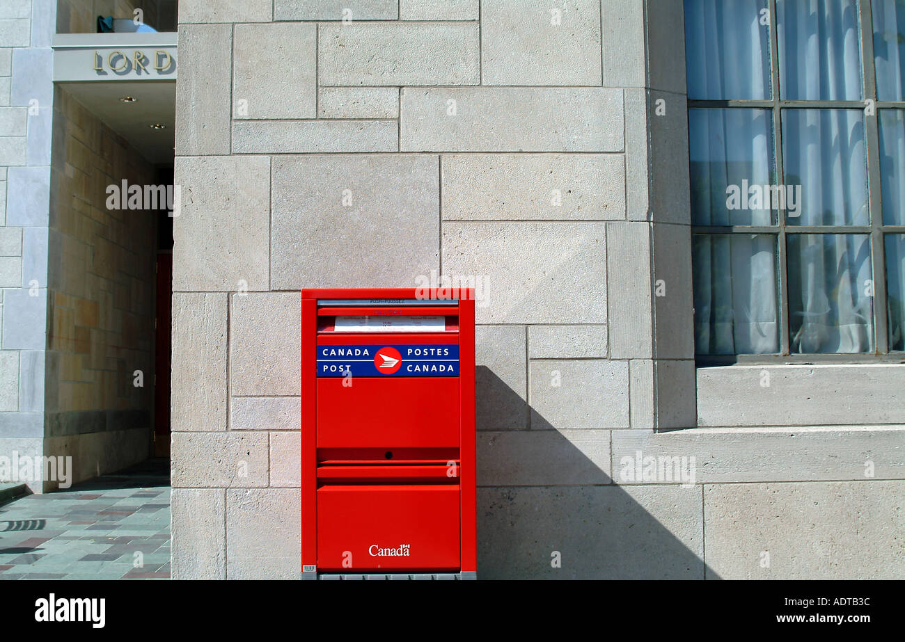 Post Canada post box Stock Photo - Alamy